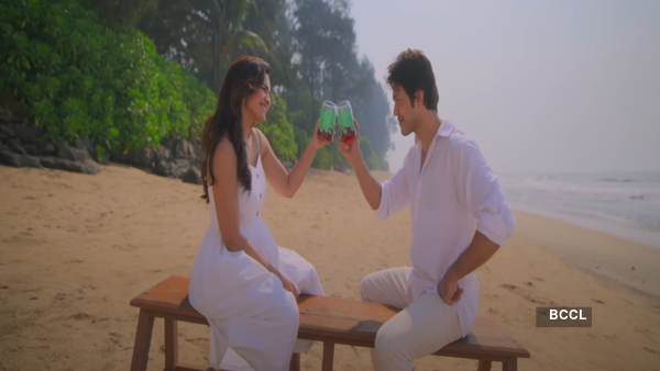 Aarpar Movie Review: Aarpar is one for the couples to watch this weekend