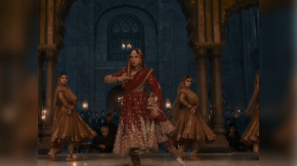 5 Heeramandi outfits which took our breath away