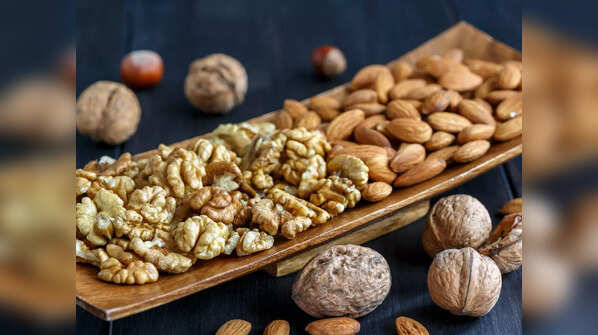 Walnut vs. almonds: Which is healthier and how much to consume?