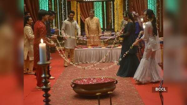 PICS: Naksh and Keerti end up celebrating their Mehendi ceremony with a ...