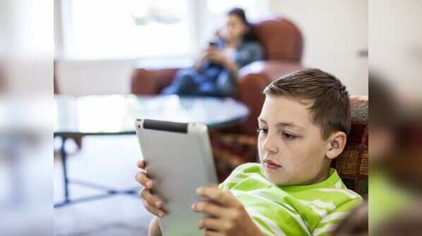 How to let kids have meals without the screens