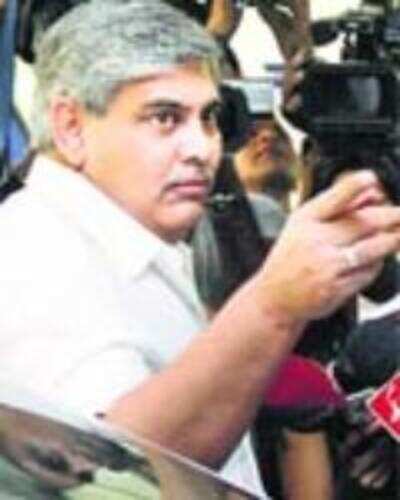 BCCI throws weight behind Srinivasan BCCI throws weight behind Srinivasan