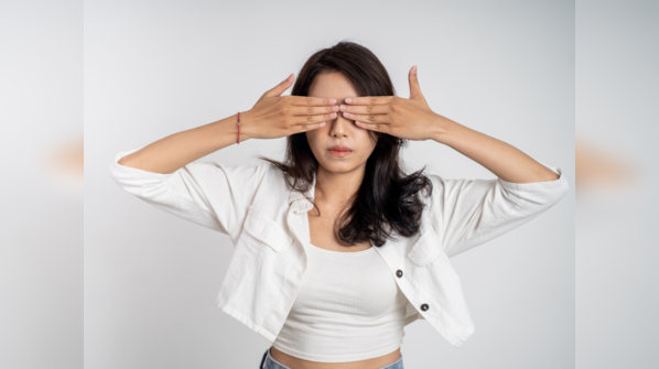 Yoga for Eyes: 9 screentime break poses you can do at your desk to ...