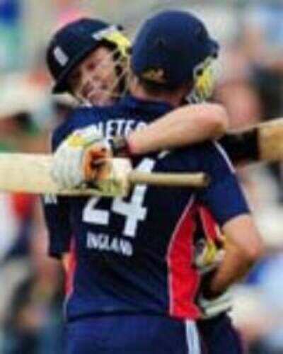 Pietersen, Flintoff become most expensive IPL players
