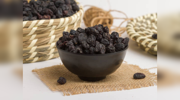 10 incredible benefits of soaked munakka (black raisin)