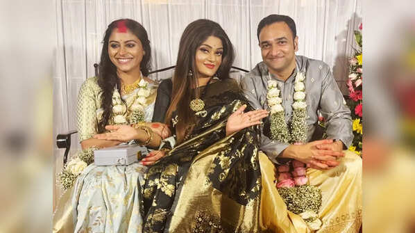 Team Alta Phoring attends Saoli Chattopadhyay’s intimate wedding; here ...