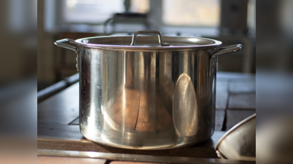 How traditional Icelandic Bread is baked in actual volcanic lava!