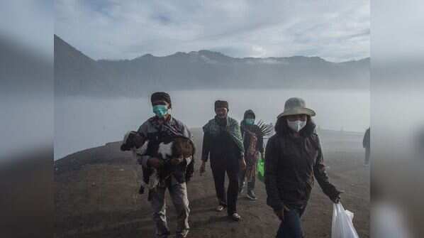 Indonesian Hindus take part in Yadnya Kasada ritual