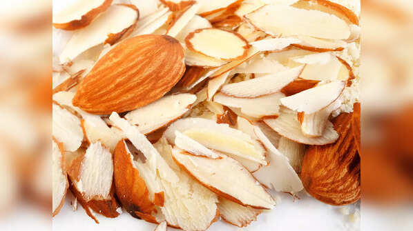 Peanut vs Almonds: Which nut has more nutrients