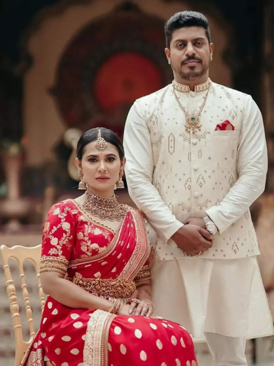 Kavya Gowda and hubby Somshekar look majestic at housewarming ceremony | Times of India