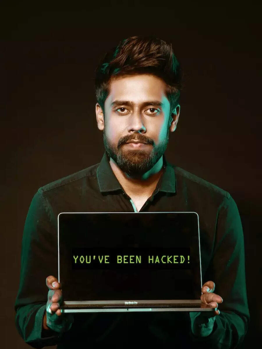 9 mistakes that can get your phone hacked | Times of India