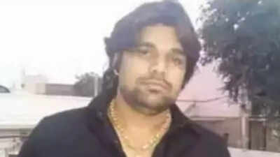 7 prison staffers suspended over stabbing of gangster Tajpuriya inside ...