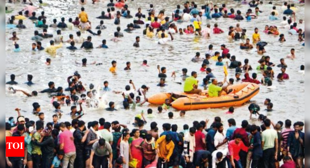 Three drown in Vaigai river during Azhagar festivities in Madurai ...