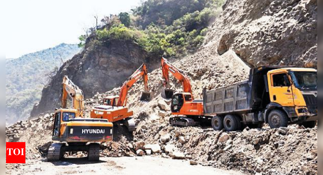 Chandigarh-manali Highway Blocked After Landslide, 400 Vehicles Stuck | Shimla News - Times of India