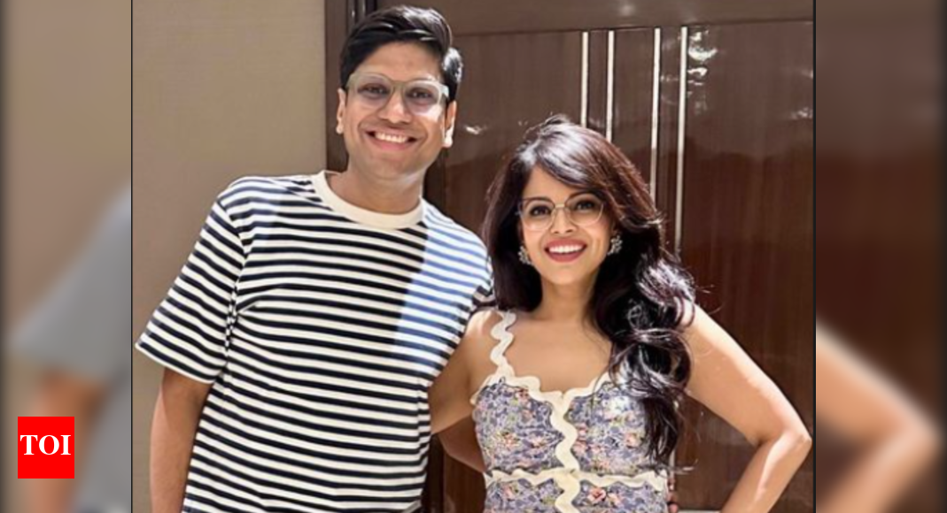 Sharks Namita Thapar and Peyush Bansal reunite in Pune; fans write "Rs ...