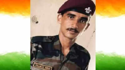 Last rites of martyr Pramod Negi performed in native village Shillai in ...