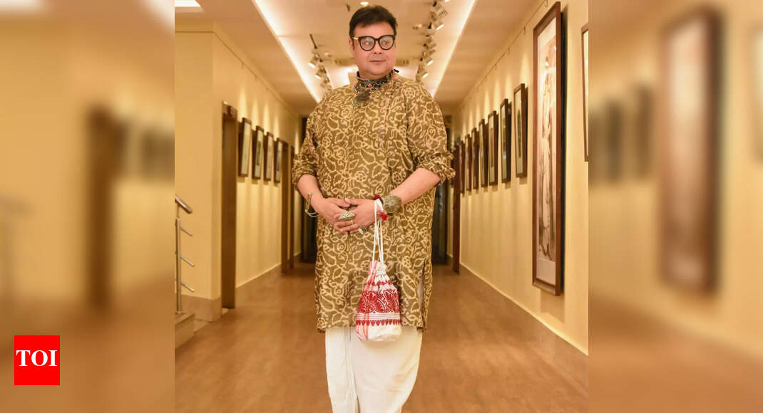 Sujoy Prosad Chatterjee completes 20 years in the industry, jets off to ...