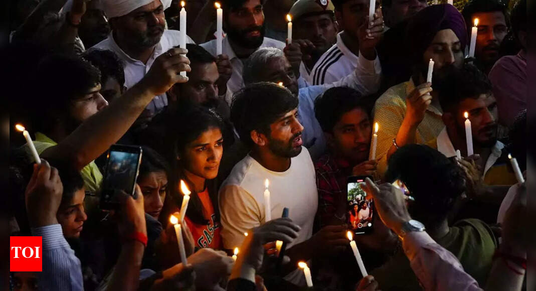 Wrestlers hold candle march to protest against WFI, Brij Bhushan Sharan ...