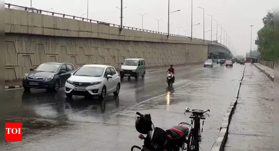 Cooling effect: Rain lashes parts of Delhi-NCR | Delhi News - Times of ...