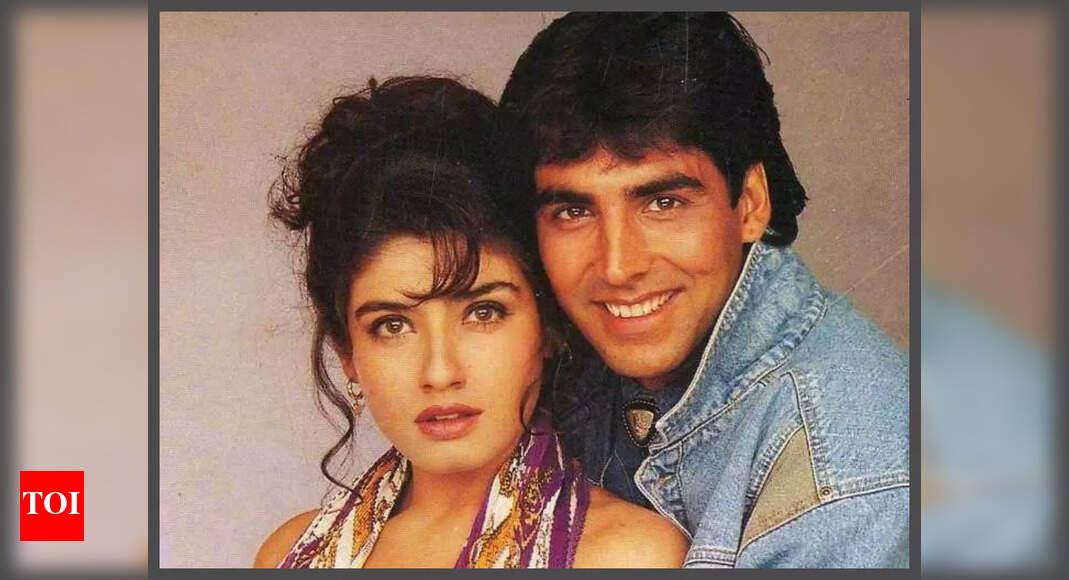 Raveena Tandon and Akshay Kumar spotted sitting together and chatting ...