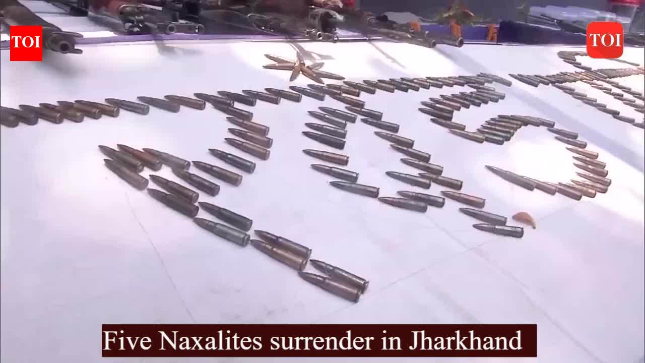 naxalites: Five Naxalites surrender in Jharkhand