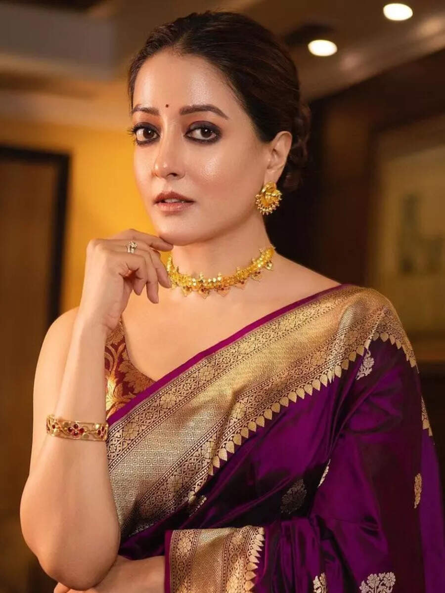 Raima Sen's elegant saree style | Times of India