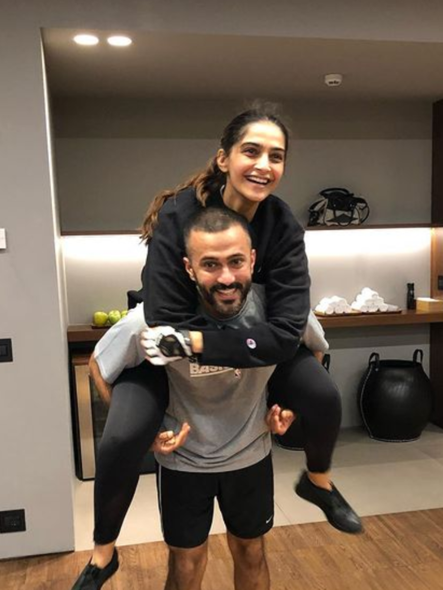 Sizzling Ent Gossip: Sonam-Anand Wedding Anniversary, Sunny Leone’s New ...