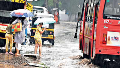 9.5mm rainfall in just over 60 mins floods roads and hampers commute in Pune | Pune News - Times ...