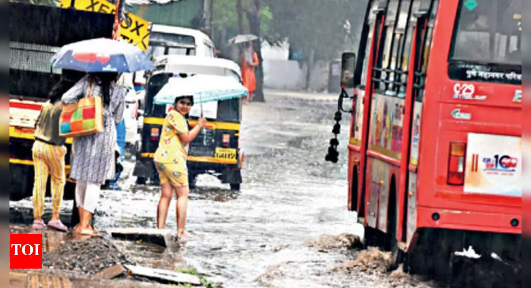 9.5mm rainfall in just over 60 mins floods roads and hampers commute in ...