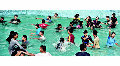 Heatwave: City Hotels, Clubs Experience Surge In Pool Use | Patna News ...
