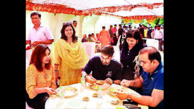 Faith served hot; capital goes bhandara-hopping on Tuesday in Lucknow ...