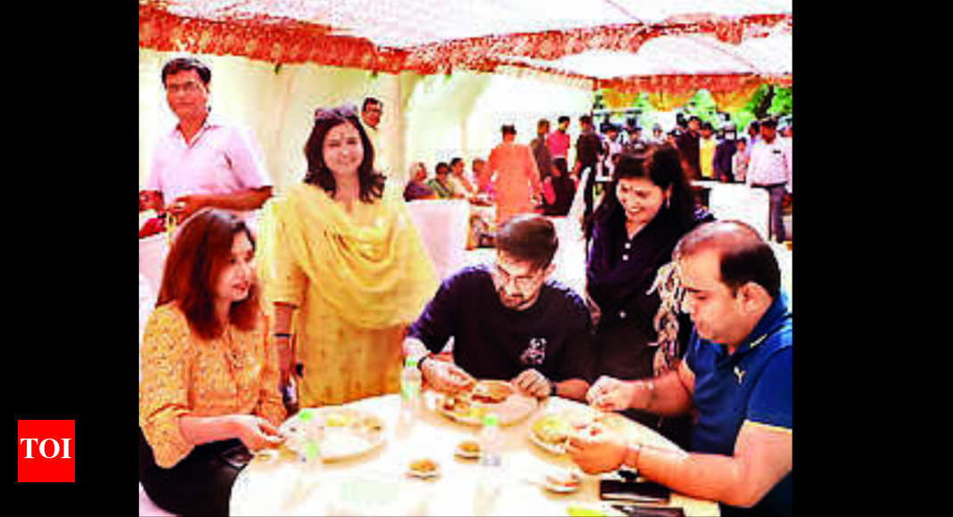 Faith served hot; capital goes bhandara-hopping on Tuesday in Lucknow ...
