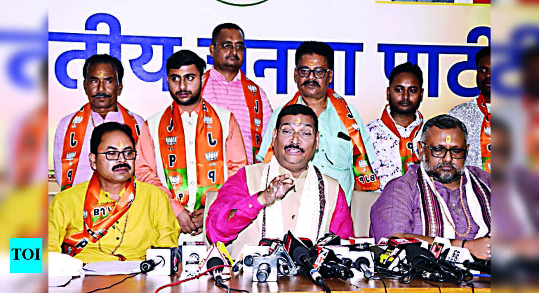 Bjp: Over 300 Workers Of Ruling Alliance Join Bjp | Ranchi News - Times of India