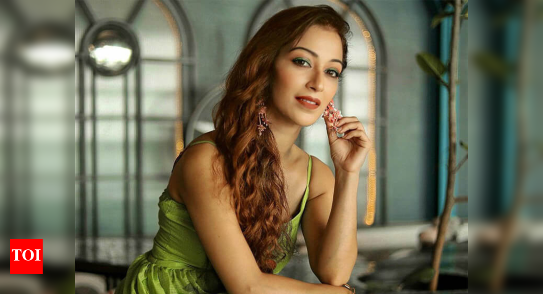 Sunayana Fozdar inspires fans with a thoughtful message about self-growth; read - Times of India