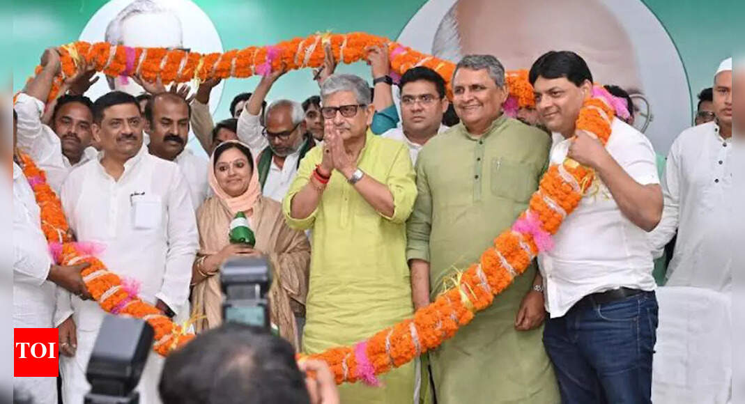 Darbhanga mayor Anjum Ara, her husband join JD(U) | Patna News - Times of India