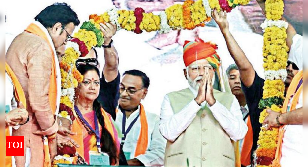 Narendra Modi: On Karnataka voting day, PM Narendra Modi sounds poll ...