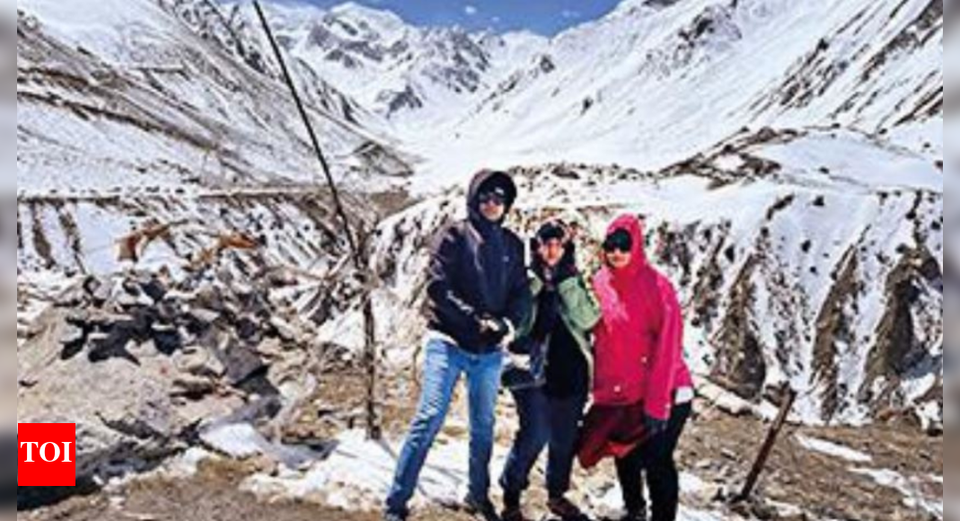 Uttarakhand: Snow blocks Adi Kailash road, pilgrims turn back ...