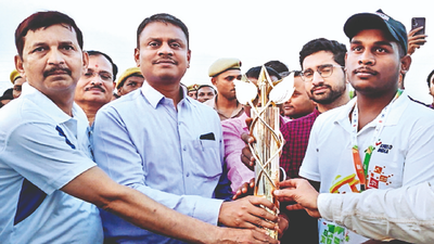Kiug Torch Relay Welcomed In City | Varanasi News - Times of India