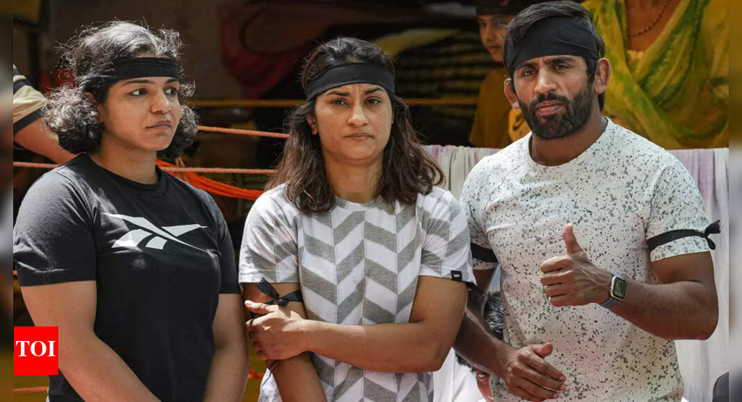 Protesting wresters wear black bands as mark of protest, call it a ...