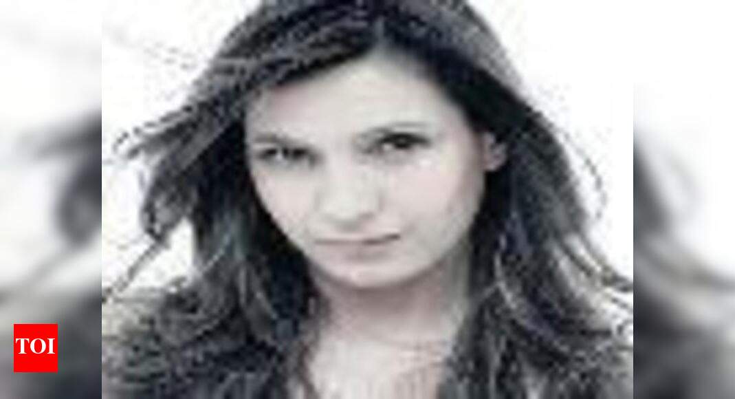 Ramona is singing along and how | Hindi Movie News - Times of India