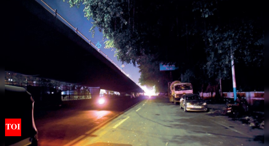 Pune: Road users fume over unlit stretches during night hours | Pune ...