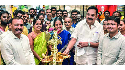 Tamil Nadu: Gandhi Opens Revamped Co-optex Showroom | Coimbatore News ...