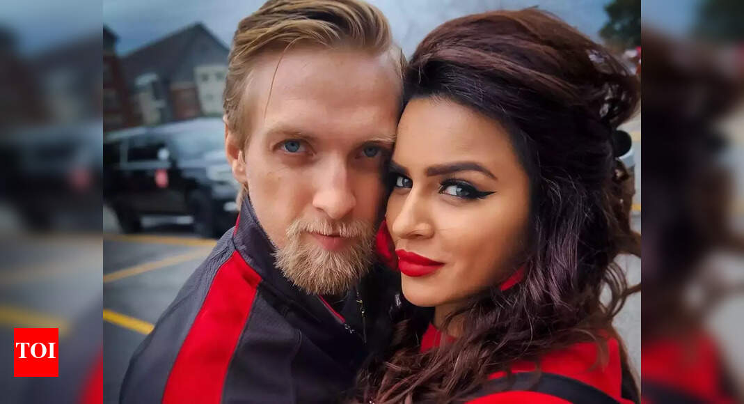 Naagin fame Aashka Goradia and Brent Goble announce their pregnancy ...