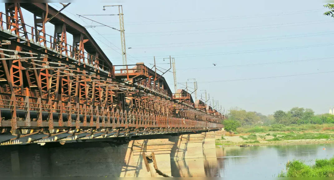 Delhi’s famous old Yamuna Bridge to be replaced after 25 years!, Delhi ...