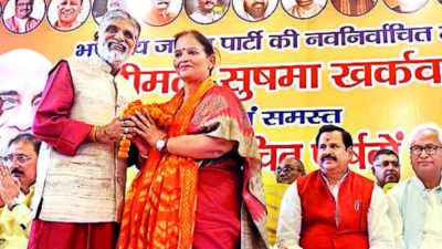 Mayor takes oath to serve people 24x7 | Lucknow News - Times of India