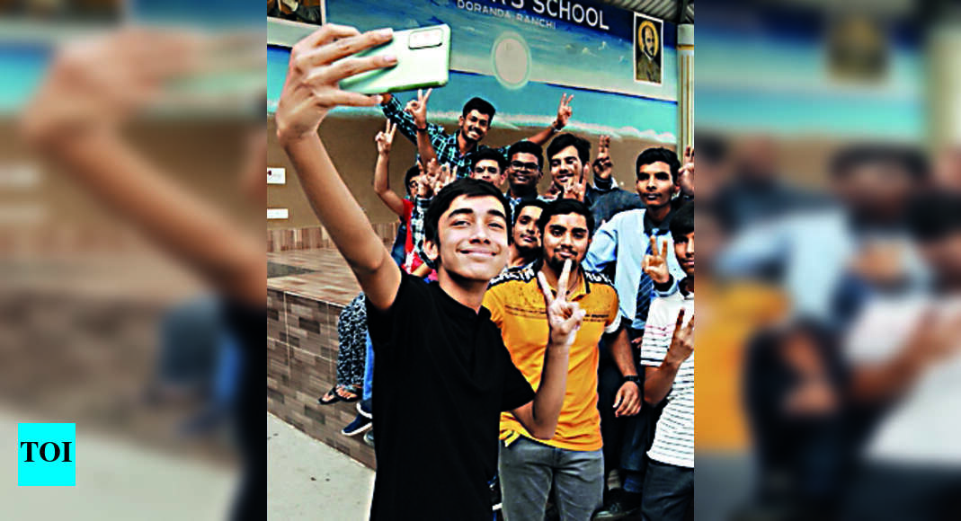 Xii: Class Xii Results: 2 Boys From City School Secure 97.2% In Science ...