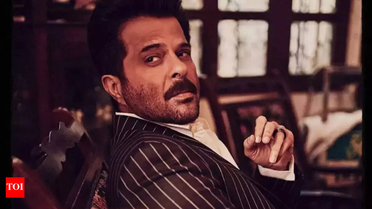 Anil Kapoor Favela Watch: Bollywood Actor Anil Kapoor Shakes A Leg