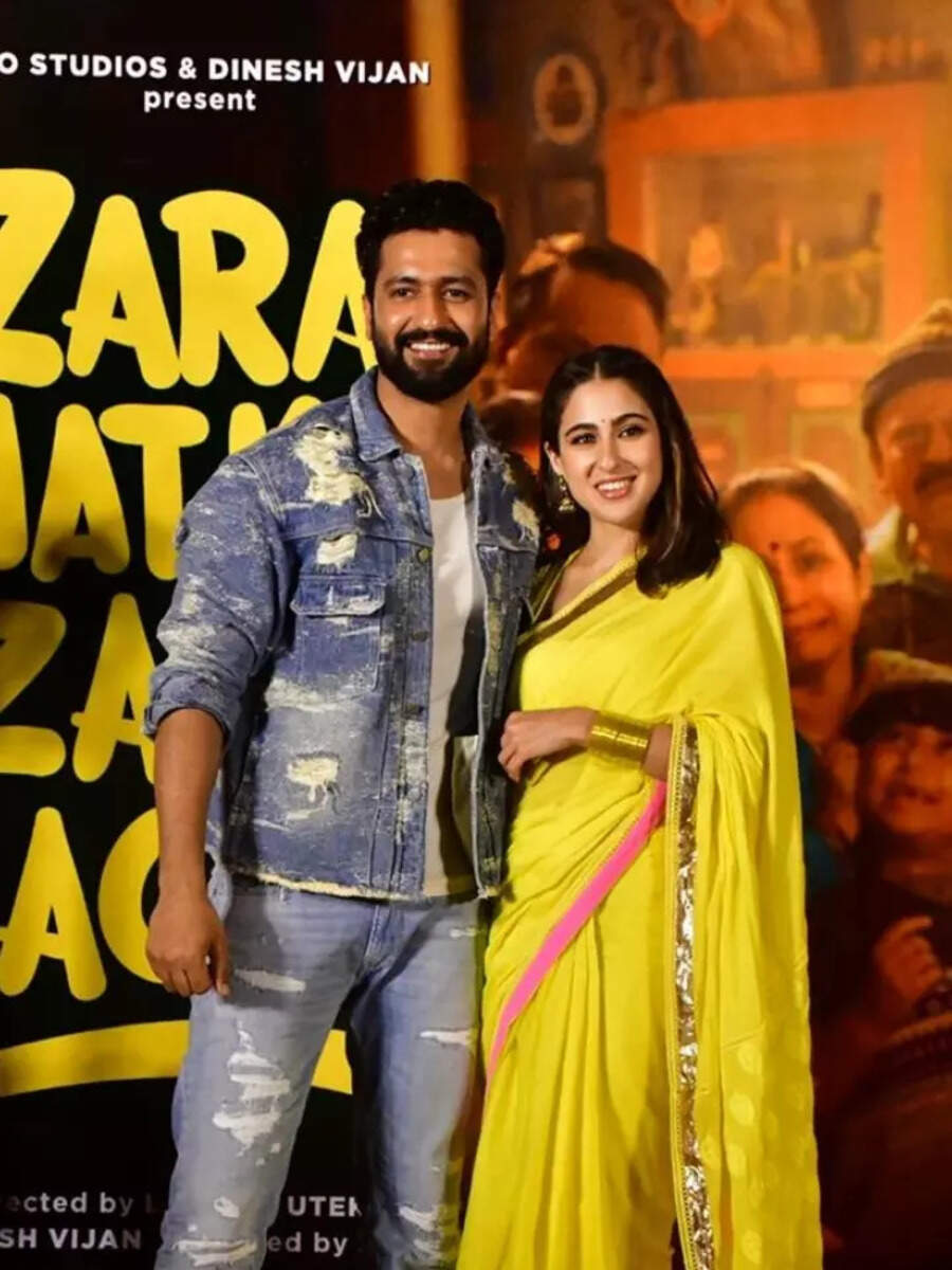 Sizzling Ent Gossip: SRK Launches Gauri’s Book, Zara Hatke Zara Bachke ...