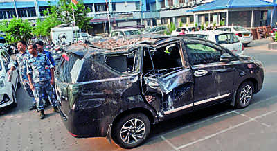 Bikash Bhavan: Concrete Chunks Fall Off Bikash Bhavan, 1 Injured ...