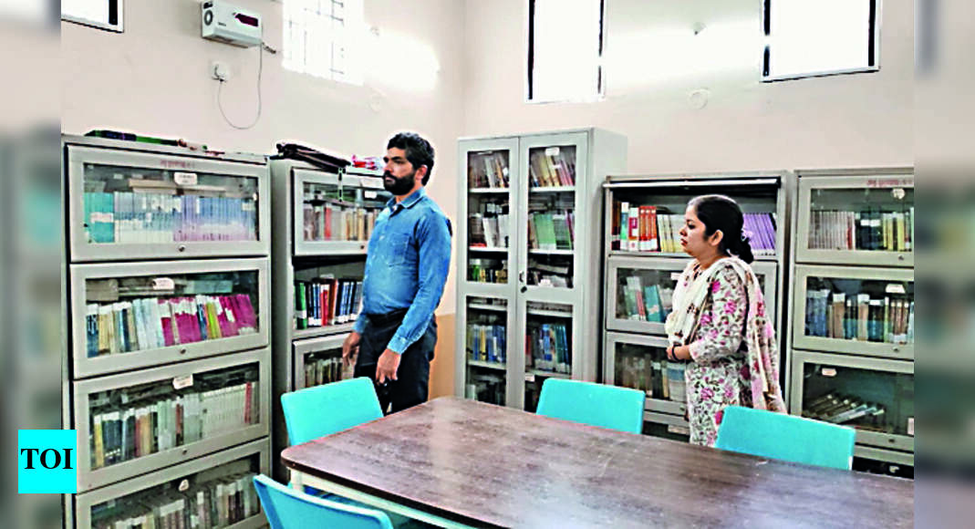 Chatra: 60-year-old Chatra Library Goes Digital | Ranchi News - The ...
